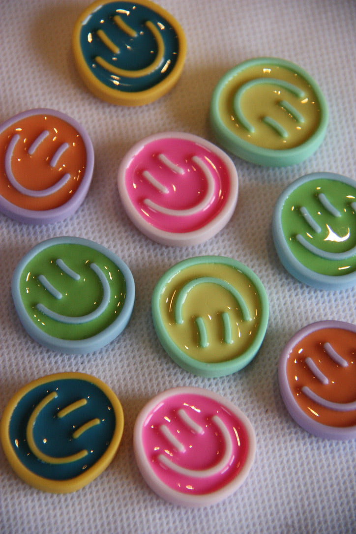 Mini smiley magnets – Texture the Brand